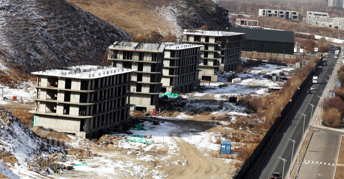 Их, Бага Тэнгэрийн амны дунд барилга барьж буйг зогсоох шийдвэрийг М Ти ...